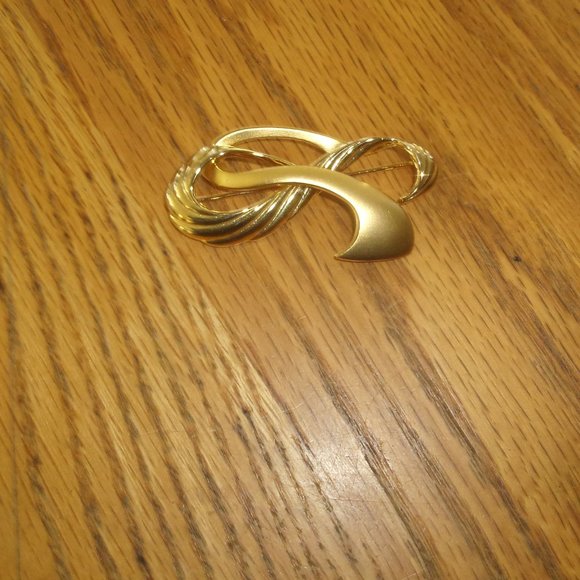 Tara | Jewelry | Tara Pin Brooch Brushed Shiny Gold Tone Ribbon Twist ...